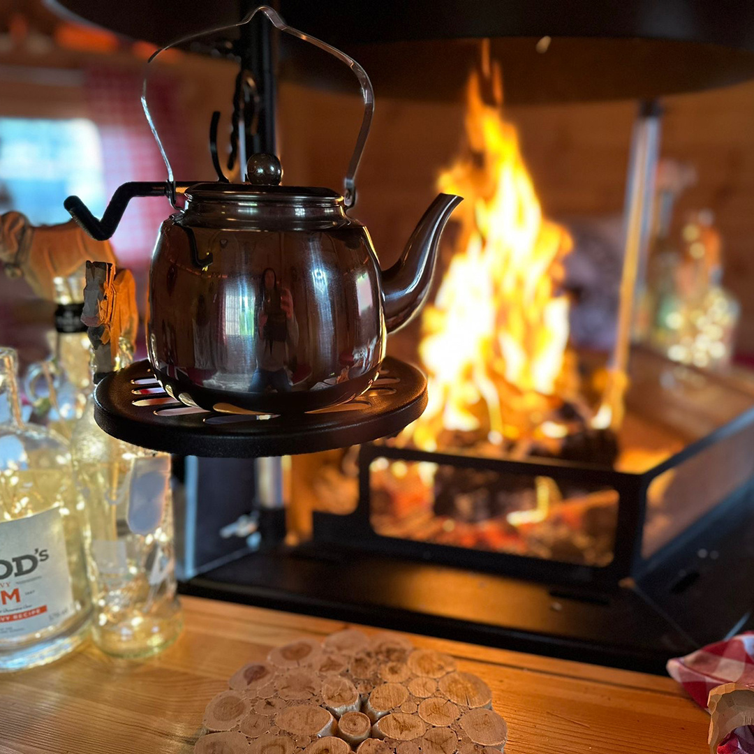 BBQ Huts vs. Outdoor Kitchens: Which One Suits You Best?