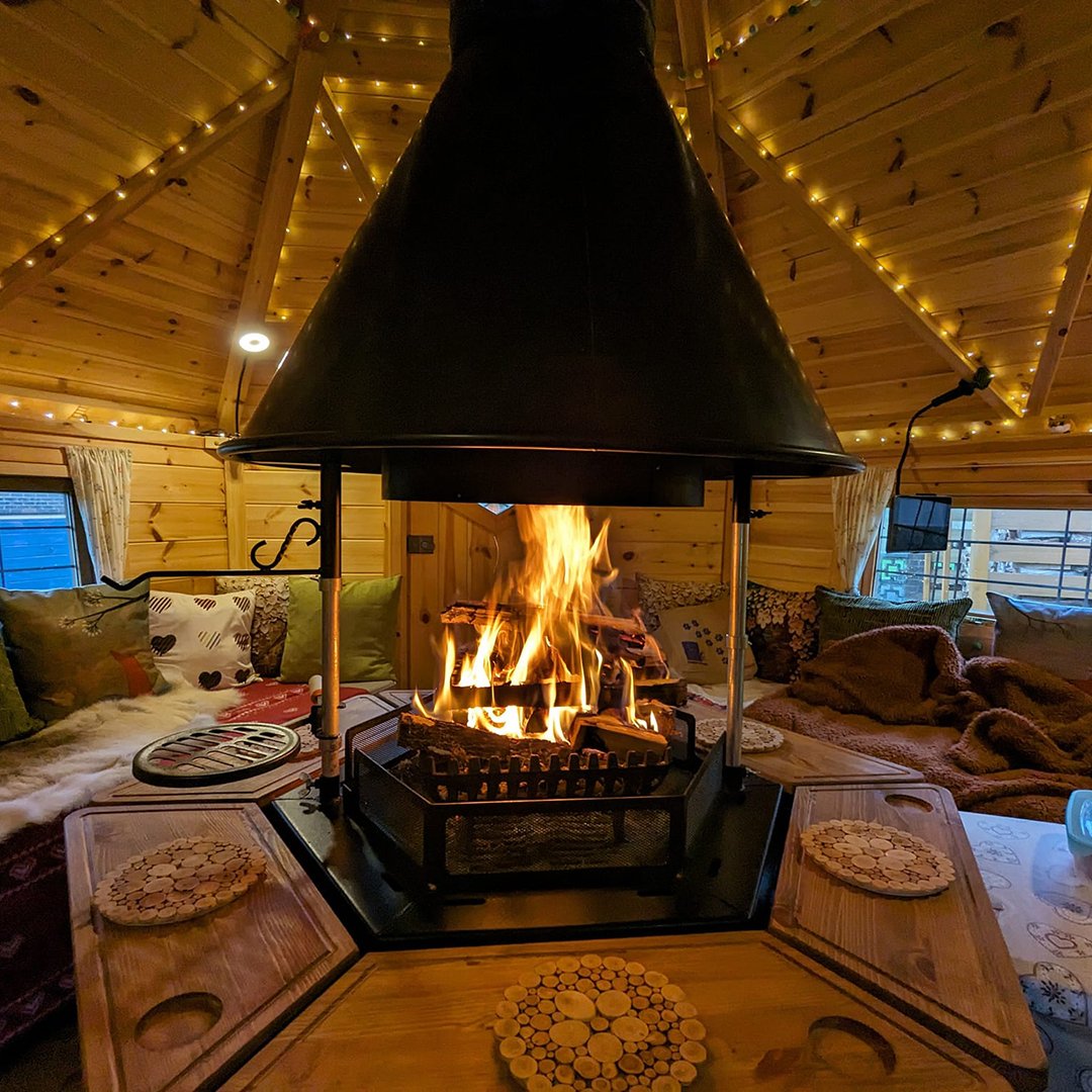 BBQ Huts vs. Outdoor Kitchens: Which One Suits You Best?