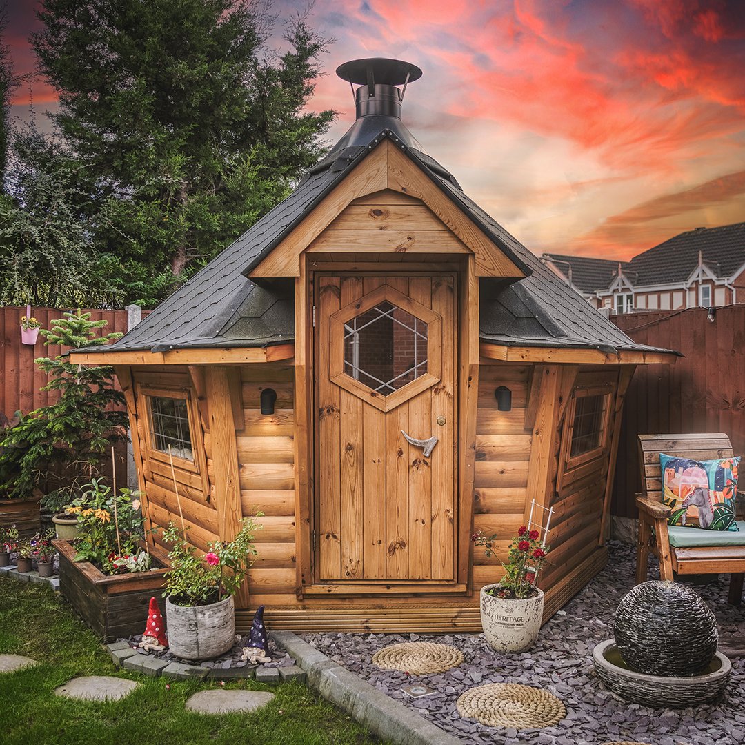 BBQ Huts vs. Outdoor Kitchens: Which One Suits You Best?